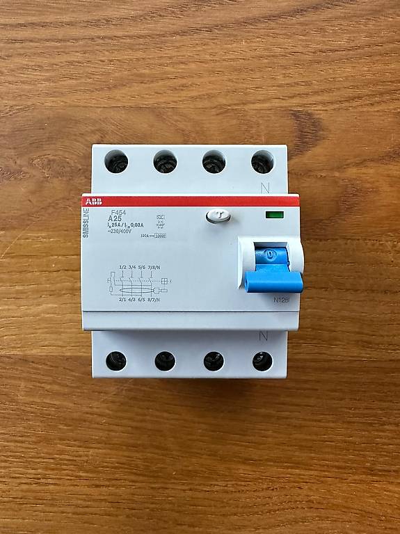 ABB SMISSLINE CLASSIC FI 25A/30mA 3P+N im Kanton Bern - tutti.ch - tutti.ch ABB SMISSLINE CLASSIC FI 25A/30mA 3P+N im Kanton Bern - tutti.ch - tutti.ch