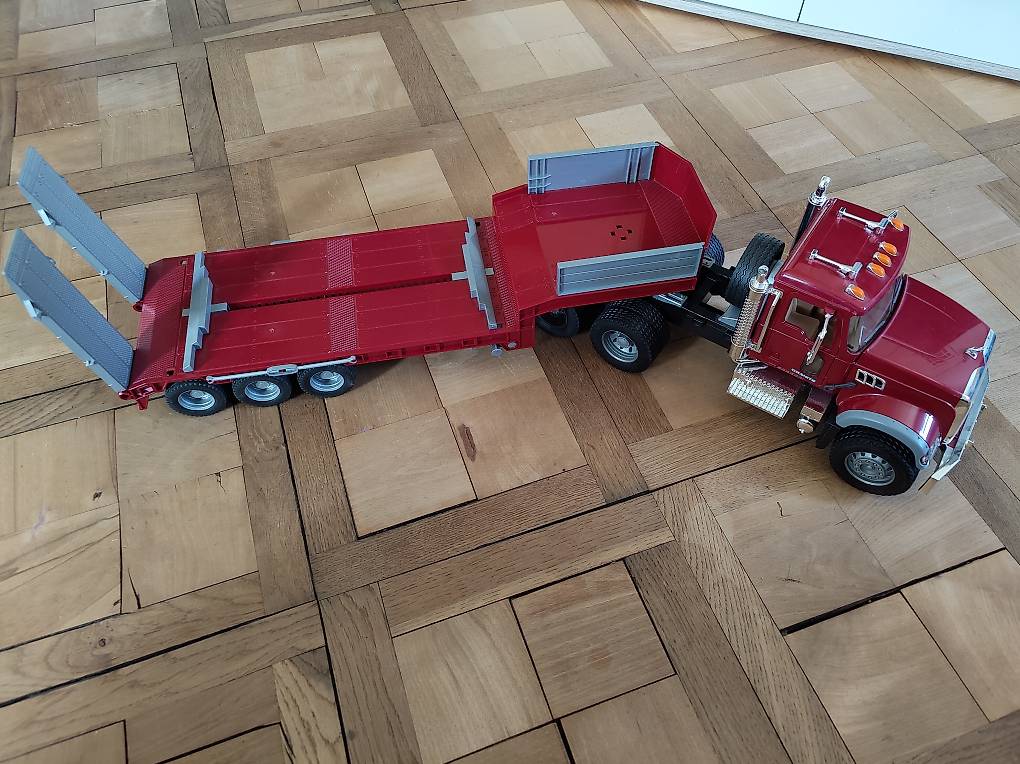 Bruder Mack Granite LKW mit Tieflader und Bagger Canton Saint-Gall - tutti.ch