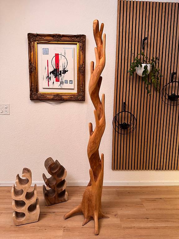 Stilvolle Echter Baumstamm Als Garderobe Fotos