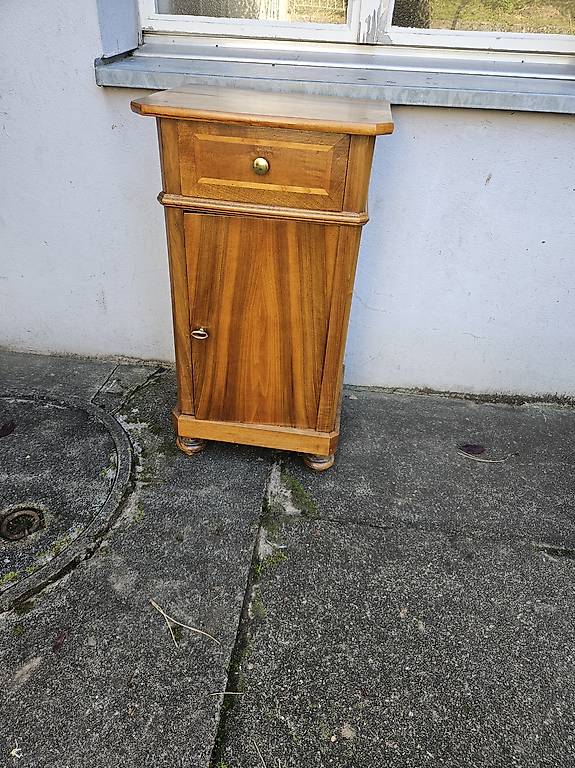 Holznachttischli, Biedermeierstil Canton Berne - tutti.ch