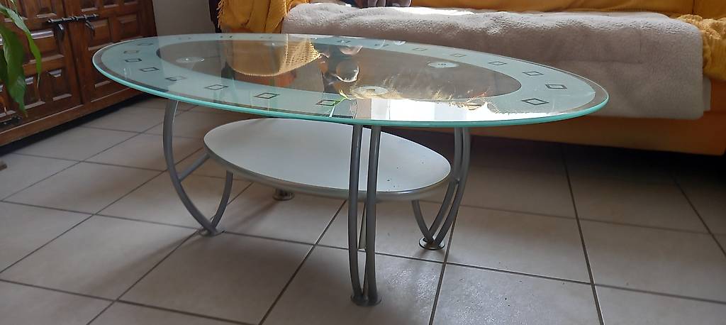 Salontisch mit Glasplatte im Kanton Basel-Landschaft - tutti.ch