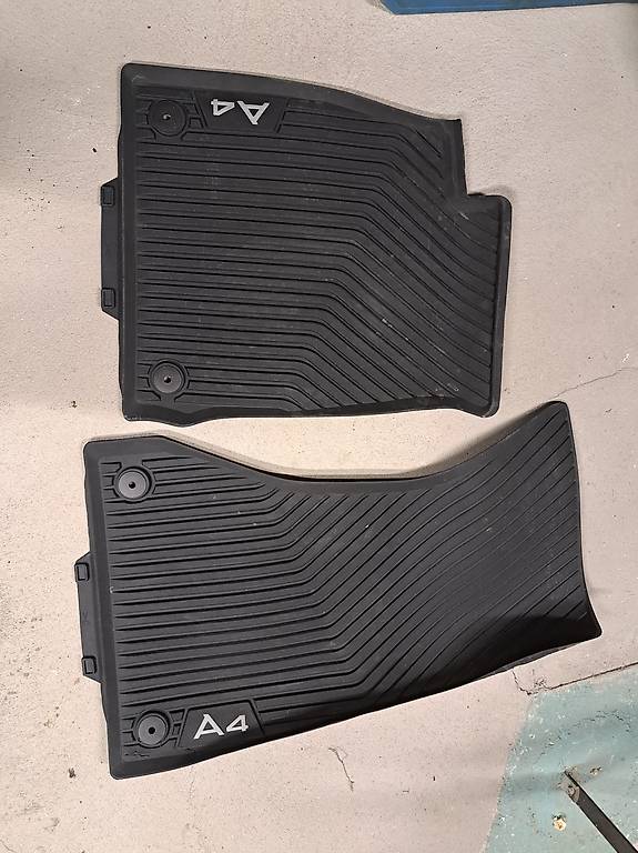 Audi A4 B9: tappeti in gomma anteriori Cantone Ticino - tutti.ch