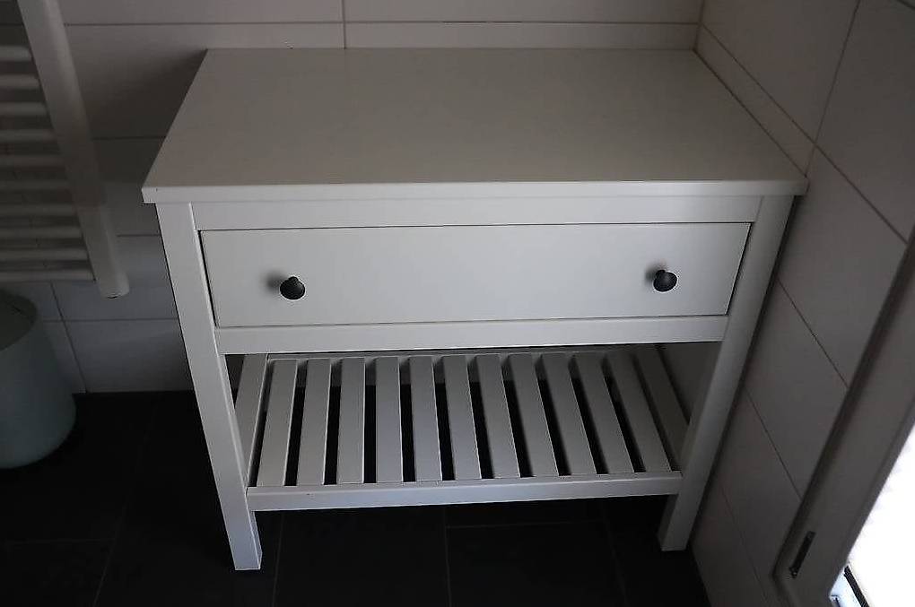 Neuwertiger IKEA Hemnes Waschbeckenschrank im Kanton Bern - tutti.ch