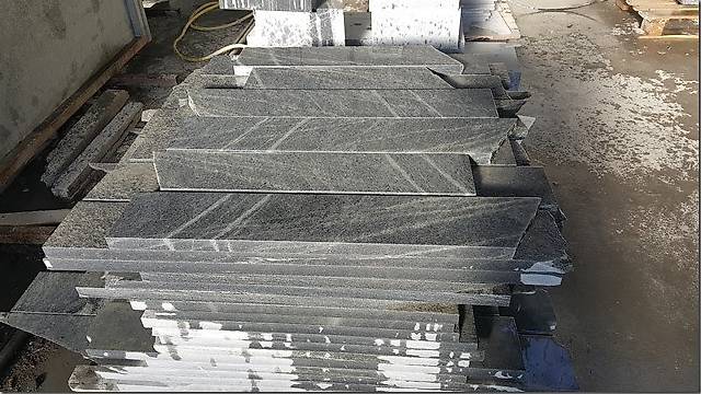 Restposten Gartenplatten Granitplatten ONSERNONE Bahnen 3 cm im Kanton Zürich - tutti.ch