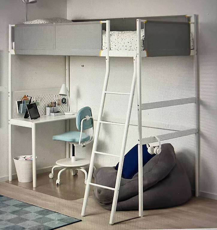 Hochbettgestell mit Arbeitstisch (Vital von Ikea) im Kanton Zürich - tutti.ch