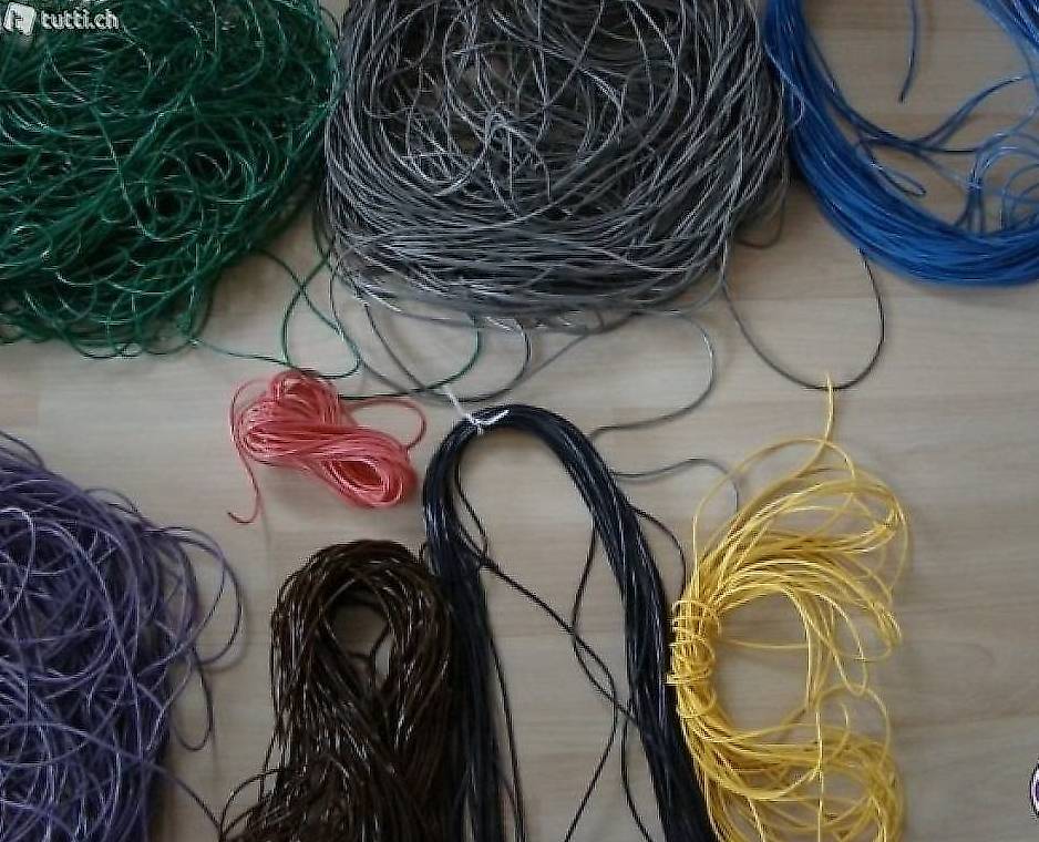 Scoubidou, Plastik-Fäden mit Loch, Kunststoff-Schnüre im Kanton ... Scoubidou, Plastik-Fäden mit Loch, Kunststoff-Schnüre im Kanton ...