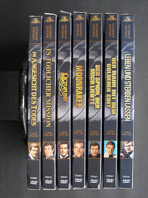 JAMES BOND 007 alias ROGER MOORE ULTIMATE 2 DVD EDITION im Kanton St. Gallen - tutti.ch