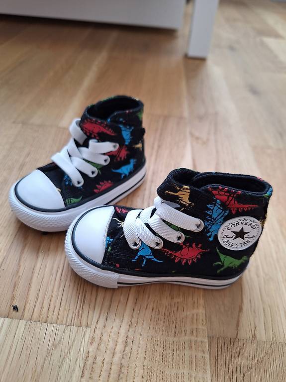 Babyschuhe converse Dino gr. 18 im Kanton Graubünden - tutti.ch Babyschuhe converse Dino gr. 18 im Kanton Graubünden - tutti.ch