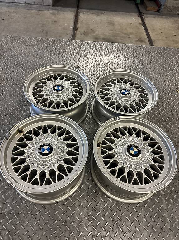 Original BMW E32 & E34 15 Zoll Felgen im Kanton Aargau - tutti.ch