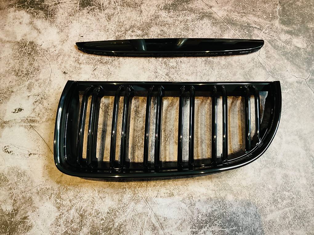 BMW E90, E91 M Doppelspeichen Nieren Kühlergrill M Color Neu im Kanton Solothurn - tutti.ch