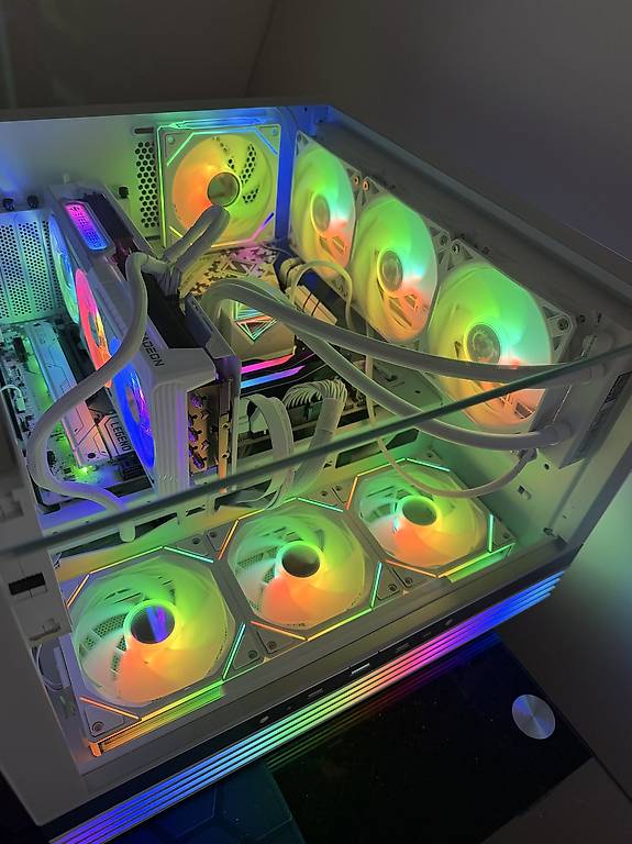 Gaming PC Ryzen 7 7800X3D / RX 9070 XT Cantone Argovia - tutti.ch