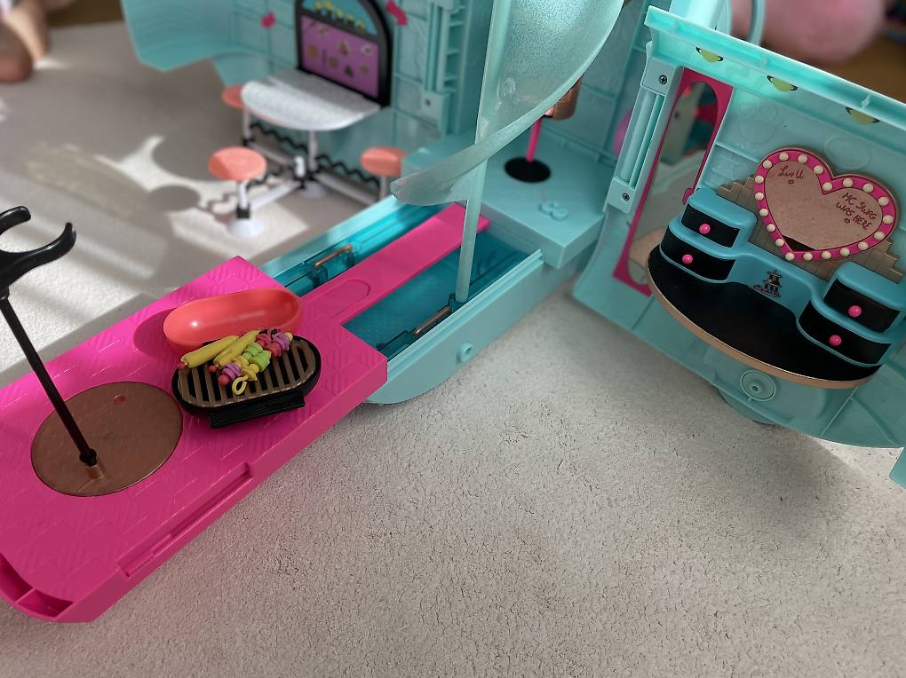 L.O.L. Surprise Glamper / Bus 2 in 1 + PUPPE - tutti.ch