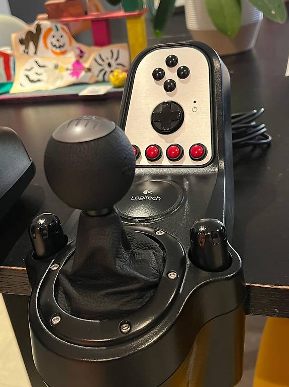 Logitech G27 Racing Wheel+Pedali+Cambio im Kanton Tessin - tutti.ch
