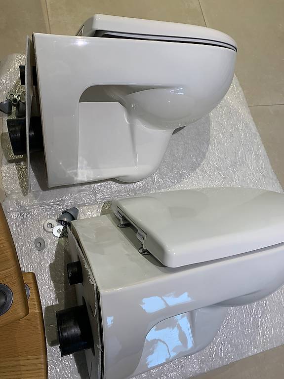 1x Wand-WC, mit Deckel mit Absenkautomatik zu verkaufen im Kanton St ...