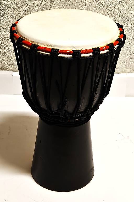 Djembe Monky5 50cm hoch (ohne Schnitzereien, (Lackfehler) im Kanton ...