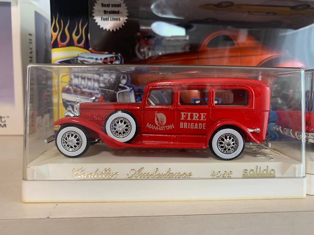 Automodell Cadillac Ambulance der Firma Solido #4088 im Kanton Zürich ...