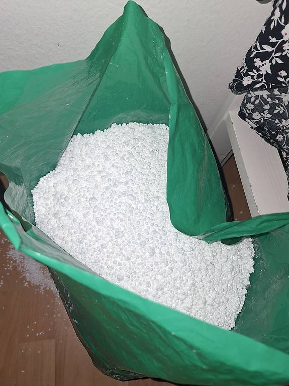 3 Einkaufssäcke voll mit Styrofor Kügelchen im Kanton Zürich - tutti.ch