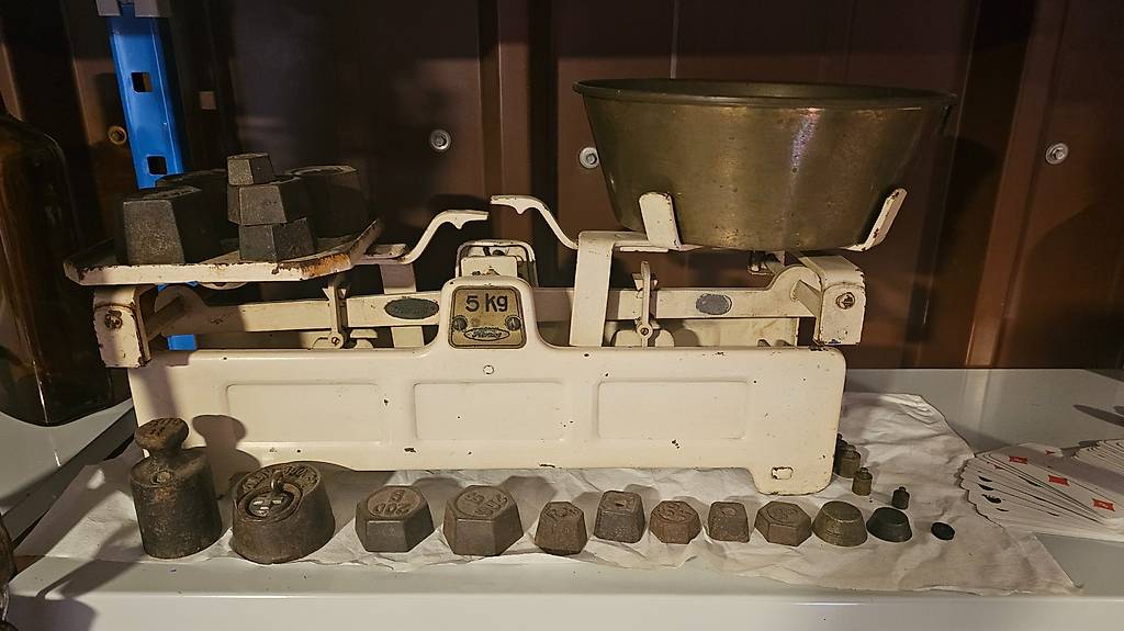 Ancienne balance Beranger en fonte avec poids. Canton Vaud - tutti.ch