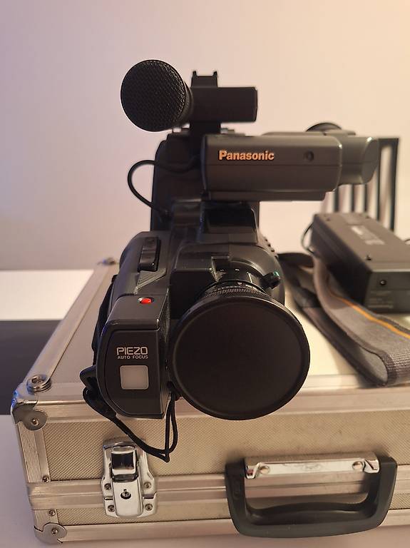 Vendo videocamera Panasonic M10 Cantone Ticino - tutti.ch