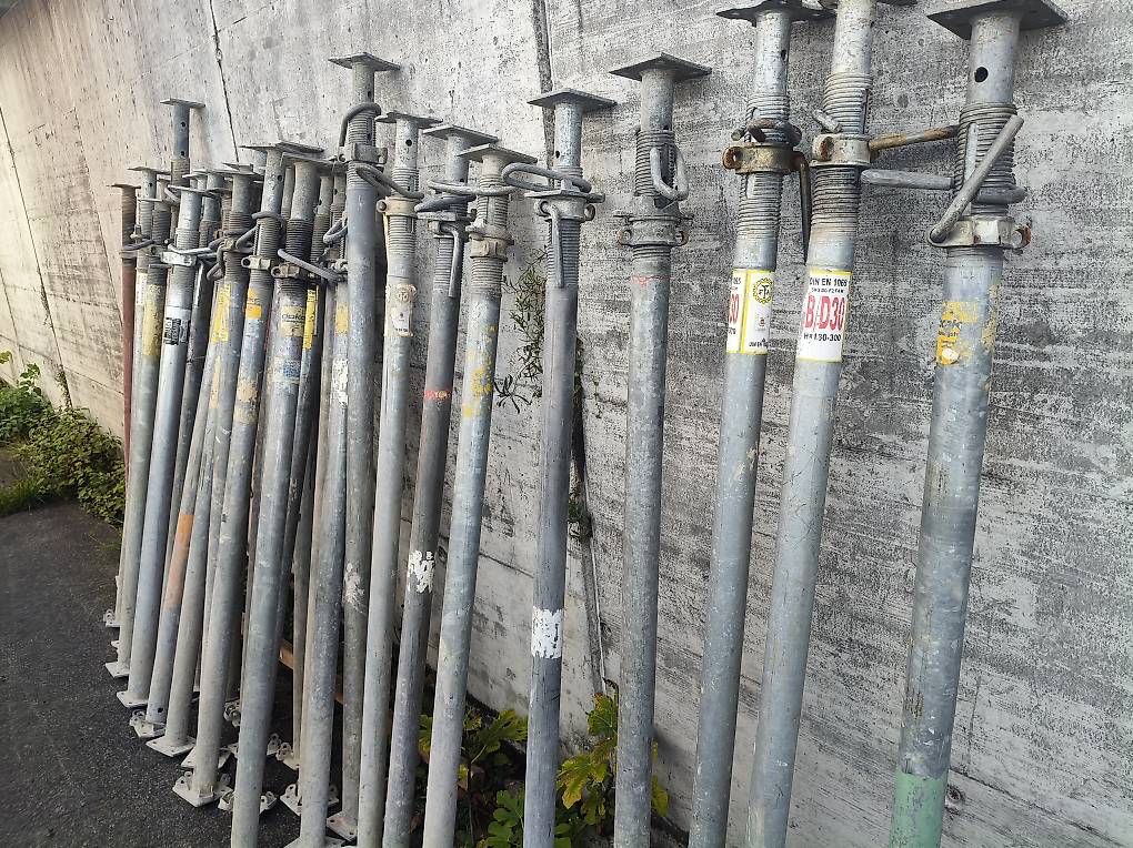 Deckenspriesse, Spriesse, Deckenstützen verzinkt im Kanton Basel ...