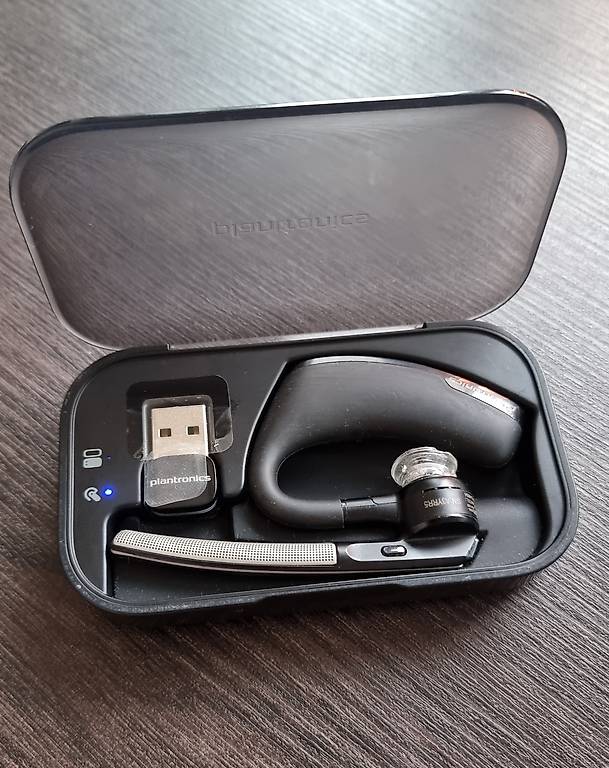 Plantronics Headset in Charging Case im Kanton Luzern - tutti.ch