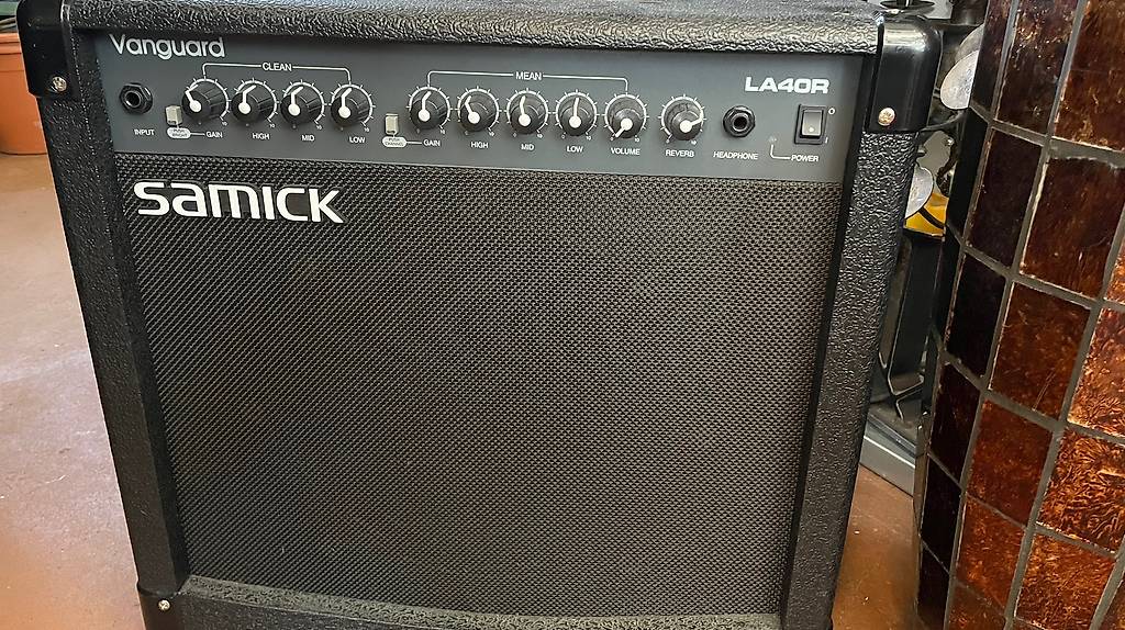 Samick Vanguard LA 40R combo amp im Kanton Basel-Landschaft - tutti.ch