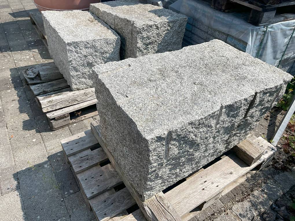 Granit Mauersteine grau (Granitblöcke) pro Stk. Fr. 100.00 im Kanton ...