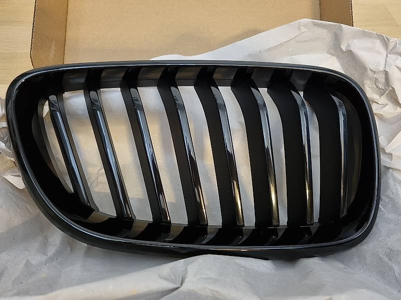 BMW Frontziergitter Niere schwarz rechts M Performance im Kanton Aargau - tutti.ch