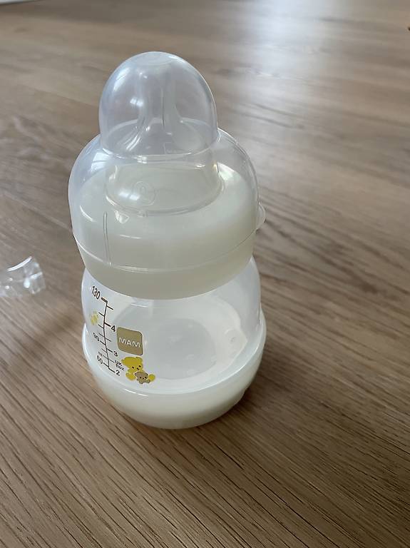 2 MAM Flaschen inkl. Nuggi und Bibi Flasche im Kanton Schwyz - tutti.ch