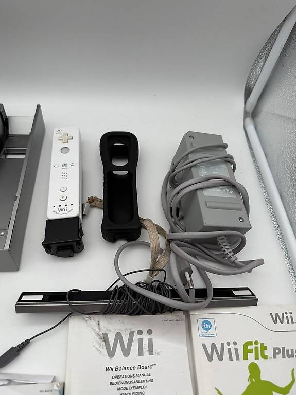 Wii Nintendo mario kart wii fit plus Controller im Kanton Zürich - tutti.ch