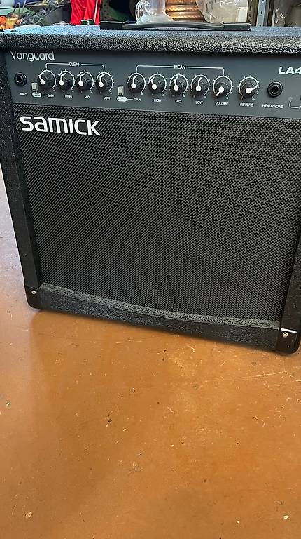 Samick Vanguard LA 40R combo amp im Kanton Basel-Landschaft - tutti.ch