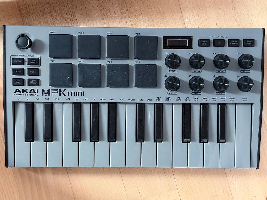 Akai MPK Mini 3, fast neu, ideal für Produktion und Spiel - tutti.ch