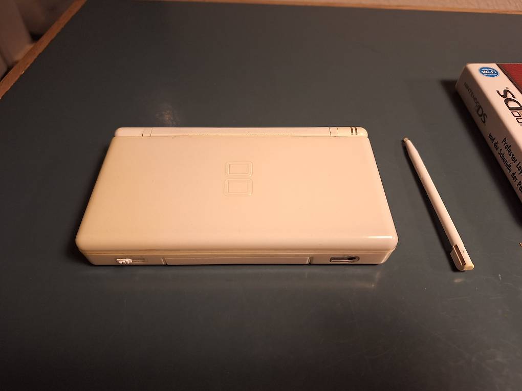 Nintendo DS + 10 Spiele (Layton, Zelda, Sonic, DBZ usw.) im Kanton Bern ...