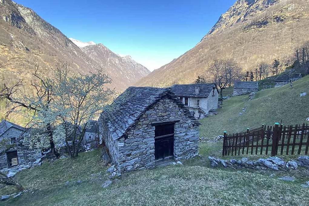 2 rustici da riattare / 2 Rustici zum Ausbauen Cantone Ticino ...