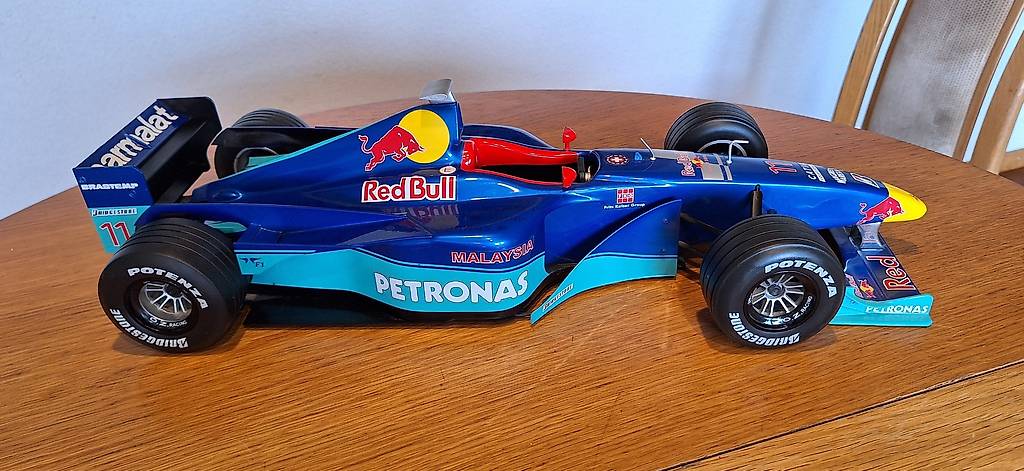 SAUBER C18 Red Bull Petronas Jean Alesi F1 Minichamps 1:8 im Kanton St ...