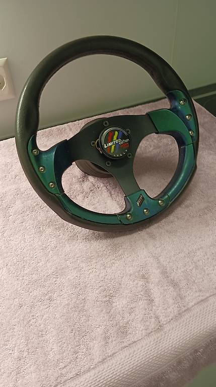 Lenkrad Victor Limited Edition mit Golf 1 Nabe im Kanton Bern - tutti.ch