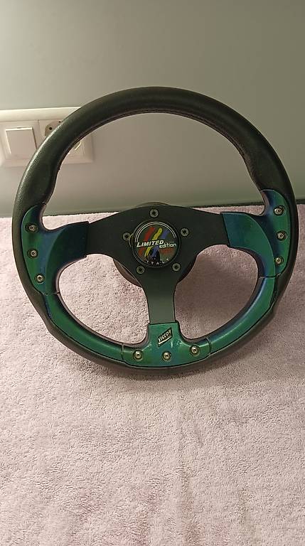 Lenkrad Victor Limited Edition mit Golf 1 Nabe im Kanton Bern - tutti.ch