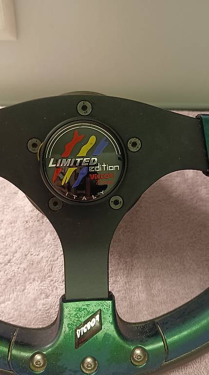 Lenkrad Victor Limited Edition mit Golf 1 Nabe im Kanton Bern - tutti.ch