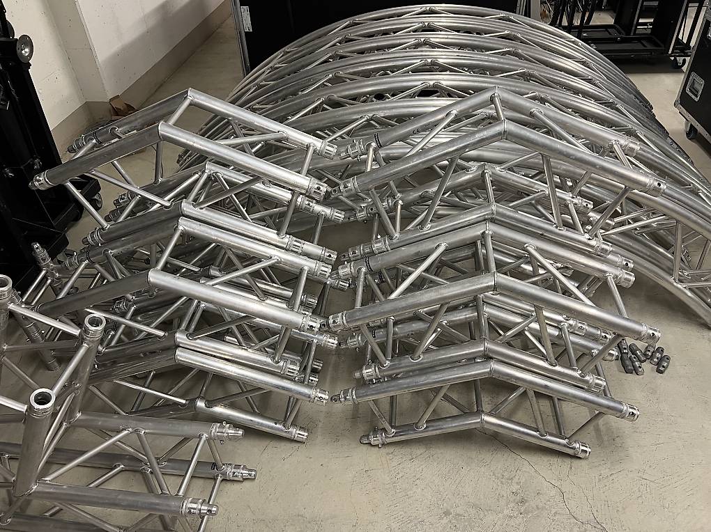 Grosser Traversenposten F34 / FD34 / Global Truss / Kreis im Kanton St ...