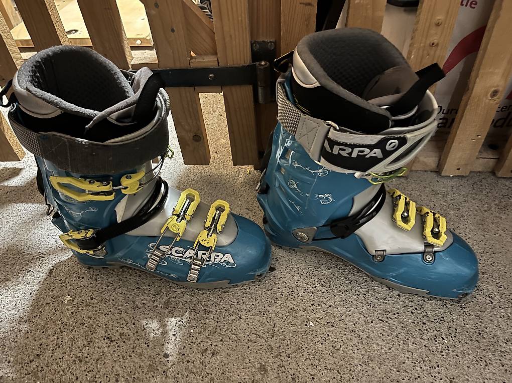 Scarpa Gea Ski randonee Tourenschuhe 26.5 im Kanton Wallis - tutti.ch
