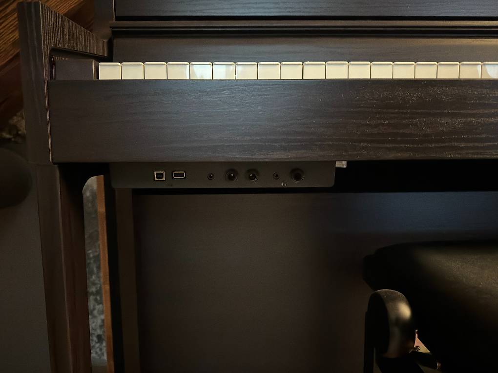 Piano Roland hp 704 inkl. Klavierbank im Kanton Solothurn - tutti.ch