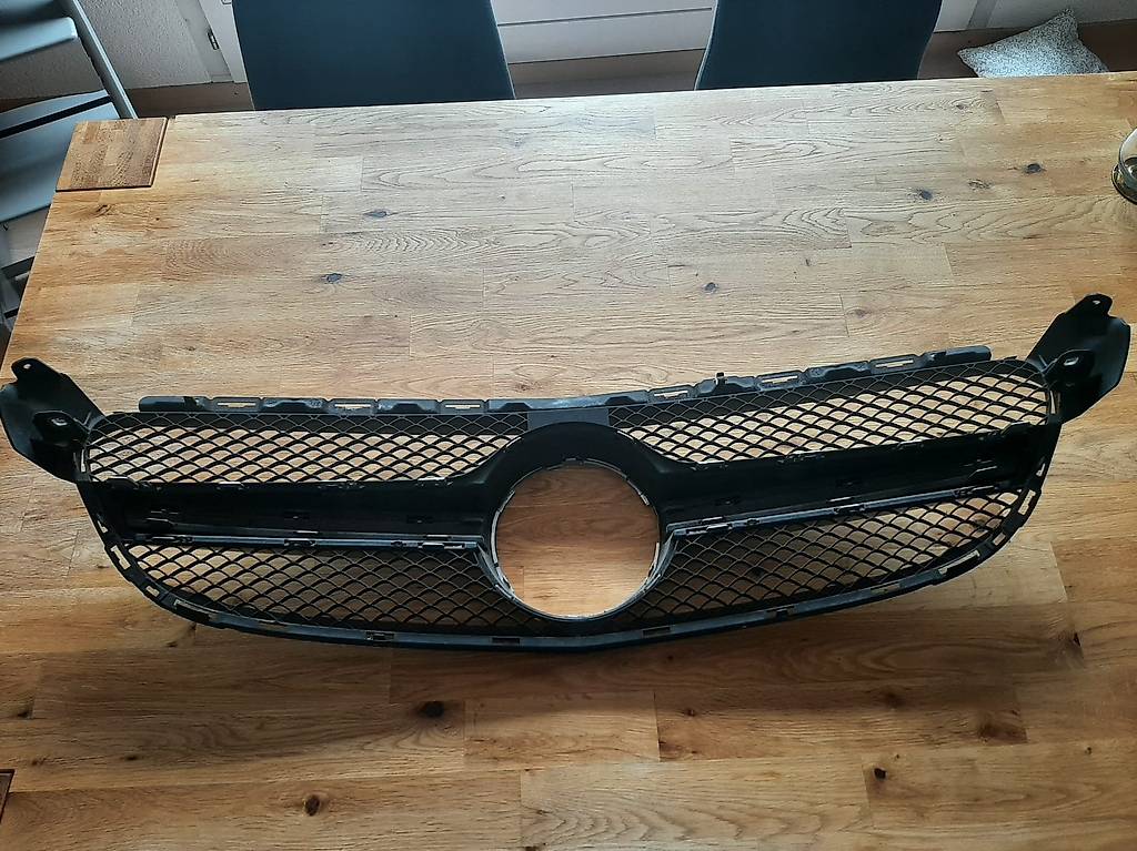 Frontgrill Mercedes-Benz C63 AMG - tutti.ch