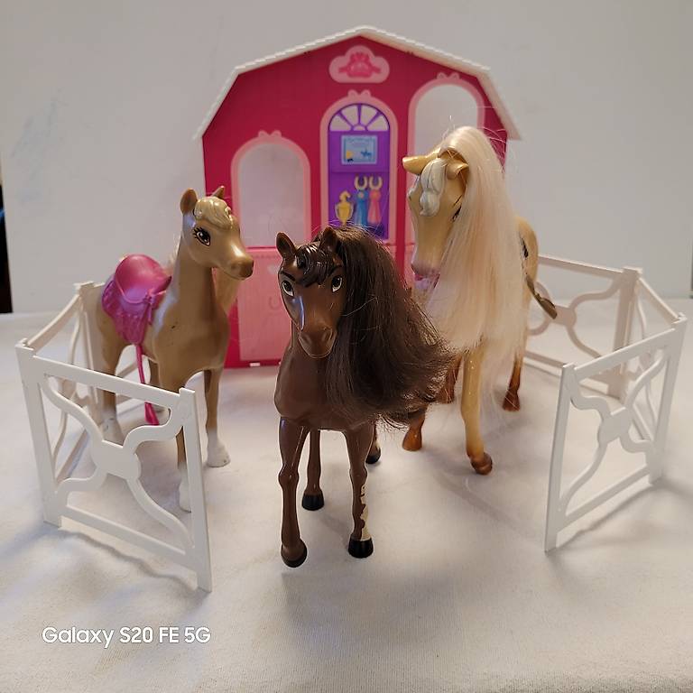Barbie Pferde mit Stall im Kanton Solothurn - tutti.ch