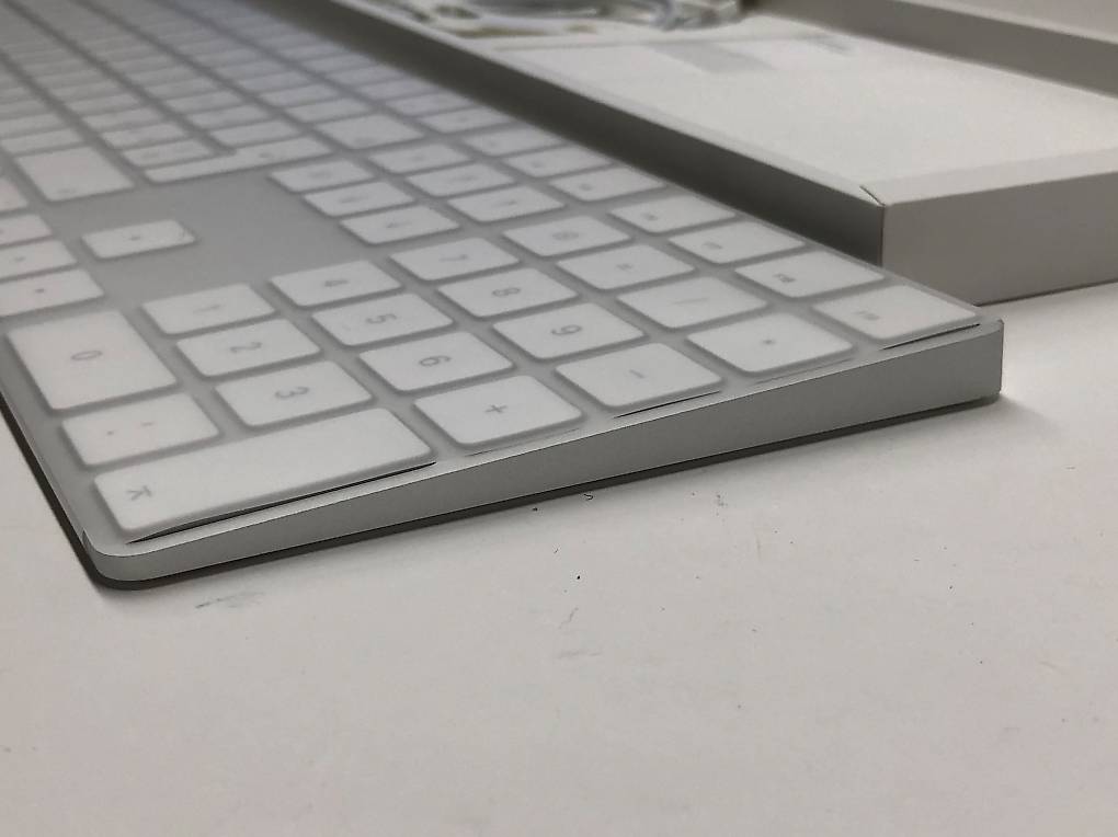 Apple Magic Keyboard mit Zahlenblock CH-DE / NEU und OVP im Kanton ...