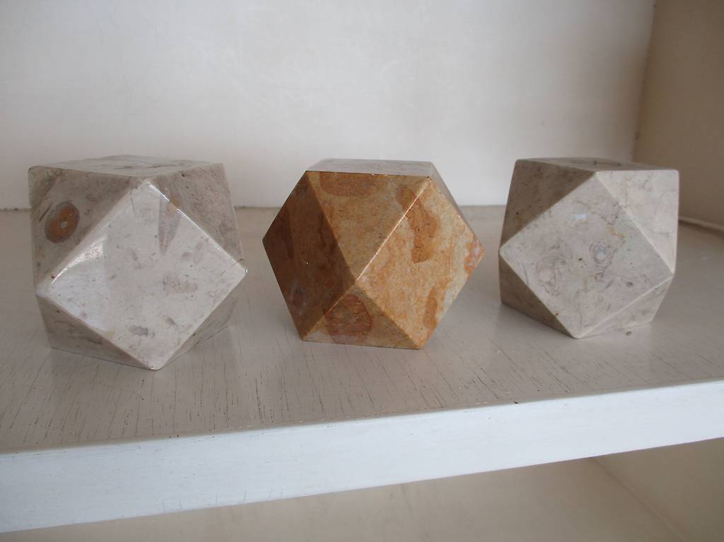 12-Eck-Würfel Dodekagon Polygon aus Marmor Stein Skulptur im Kanton ...