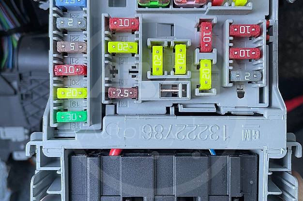 13222786 Sicherungskasten, Relaisträger Opel Zafira im Kanton Luzern ...