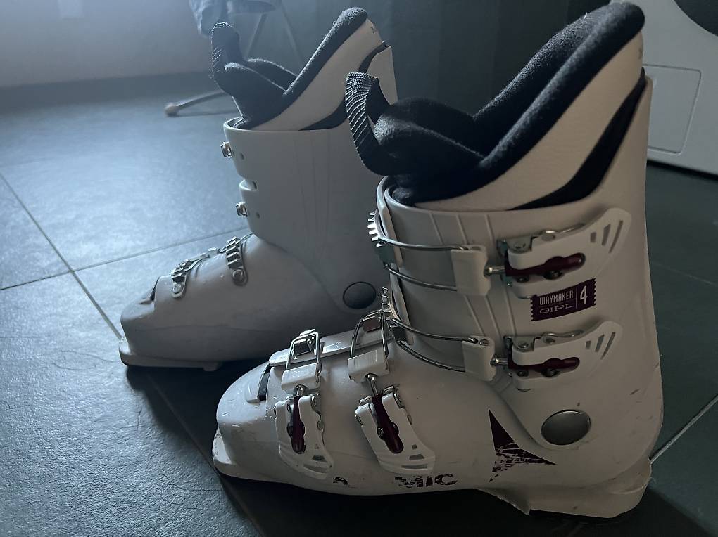 Kinder Skischuhe Atomic Waymaker Girl Grösse 41, 26-26.5 im Kanton ...