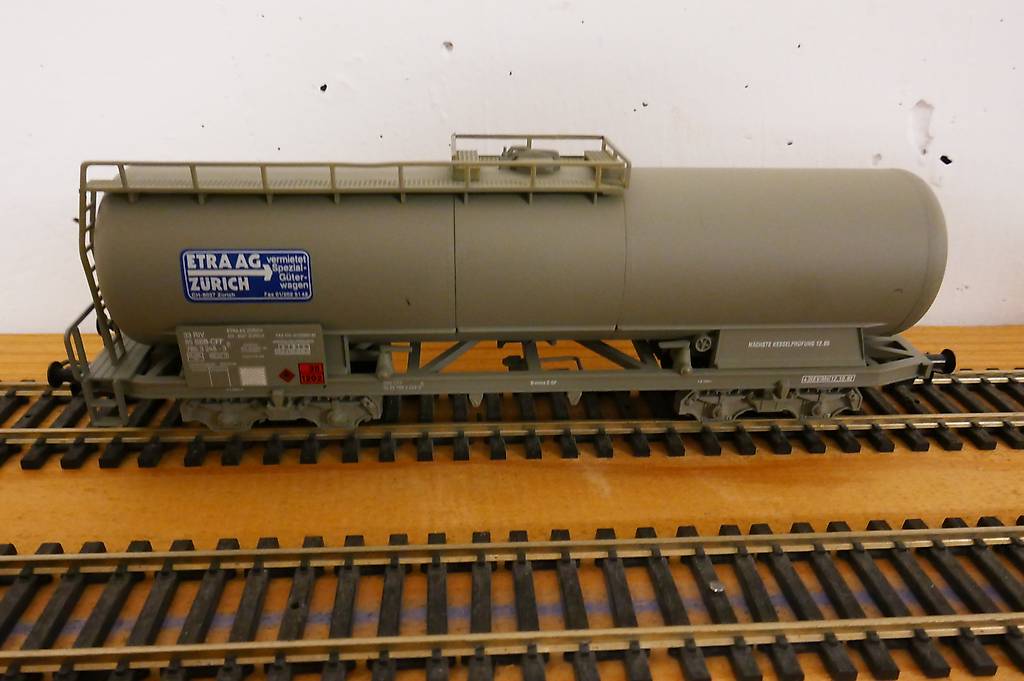 Kompl. Tankwagenzug mit Lok HO / DC im Kanton Aargau - tutti.ch