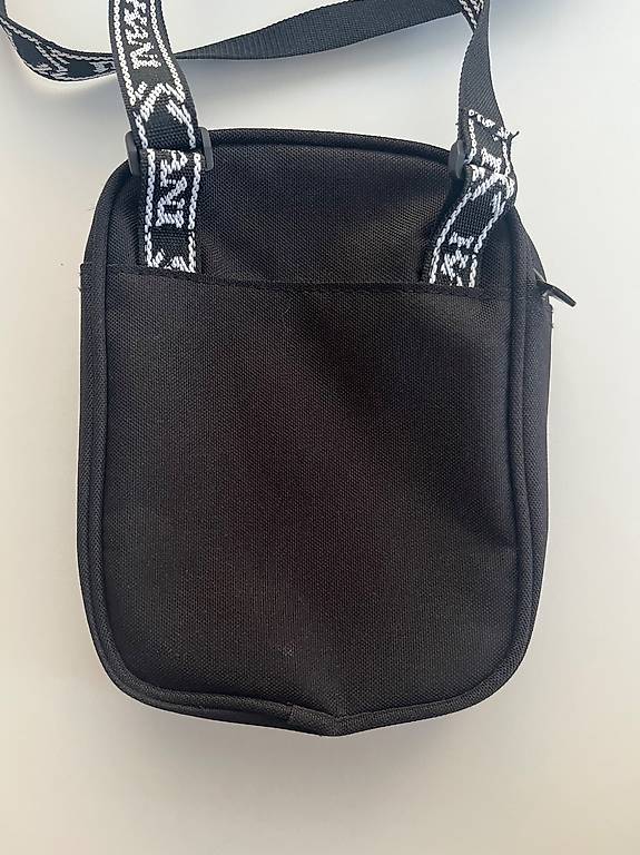 Bauchtasche Karl Kani im Kanton St. Gallen - tutti.ch