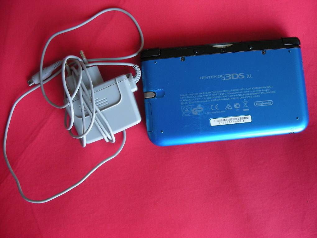 Nintendo 3 DS - XL Konsole mit Schutzhülle für Weihnachten im Kanton ...